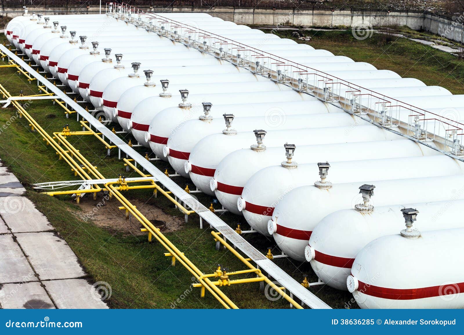 Big Oil Tanks in a Refinery Stock Image - Image of petrochemical, metal ...