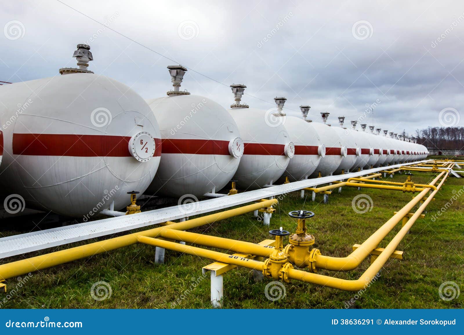 Big Oil Tanks in a Refinery Stock Image - Image of petrol, industrial ...
