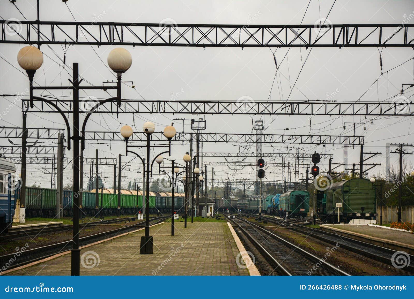 Big railway station editorial stock photo. Image of journey - 266426488