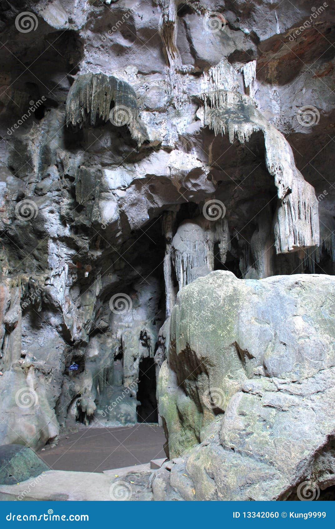 Big room area in Cave stock photo. Image of sunbeam, rock - 13342060