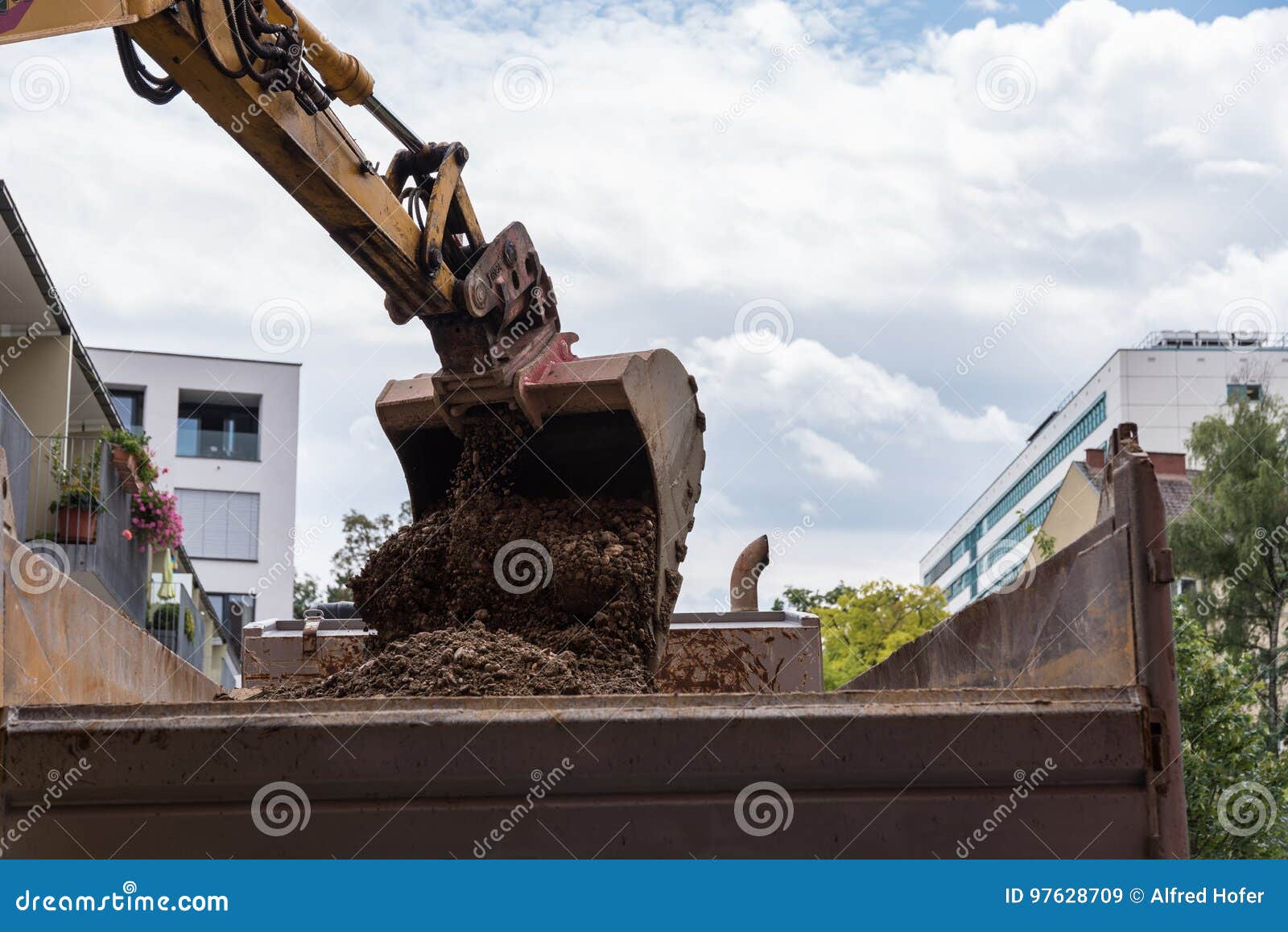 Big Shovel Excavator Loads Rubble on Truck Stock Image - Image of teeth ...