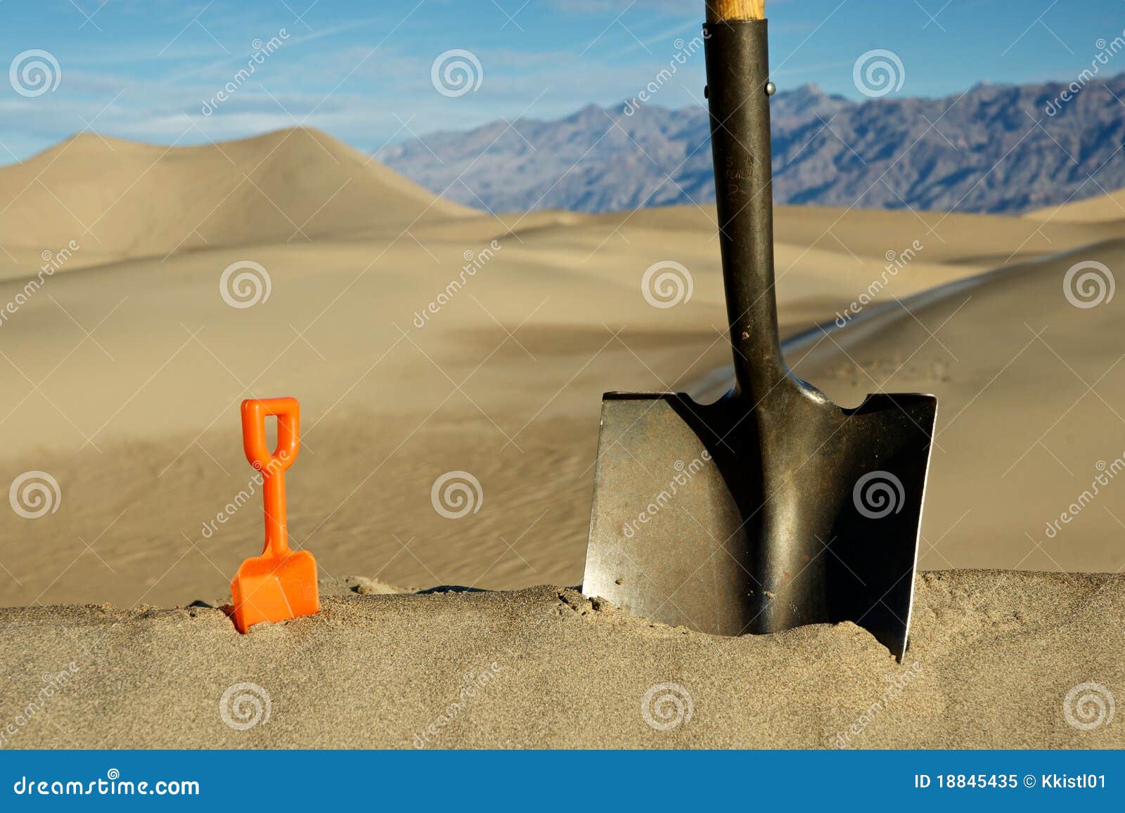 Big Shovel, Little Shovel stock image. Image of plastic - 18845435