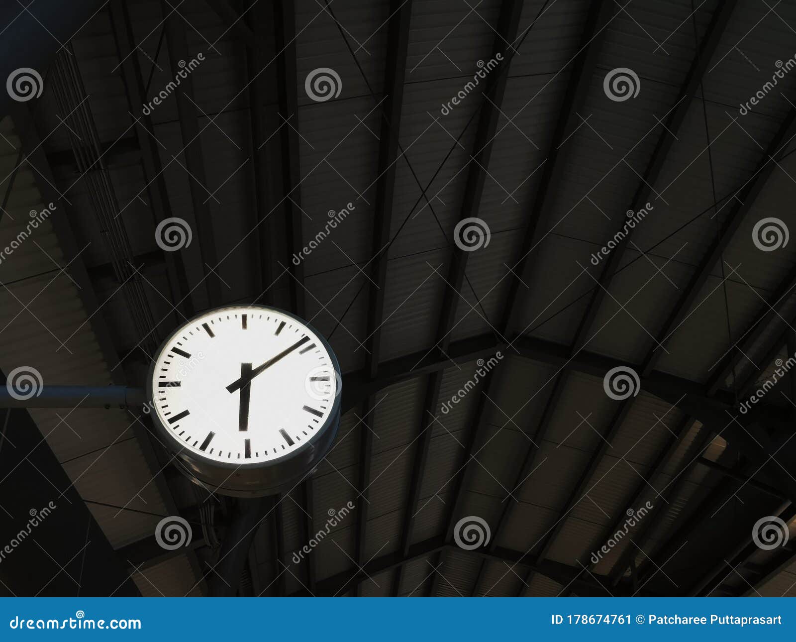 The Big Size of Analog Clock in the Public Area the Railway( Metro ...