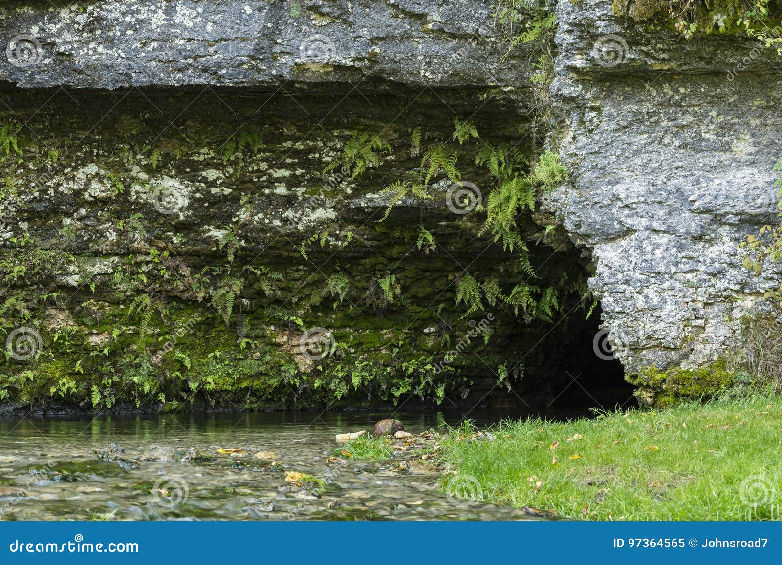 Big Spring Cave stock image. Image of flowing, landscape - 97364565