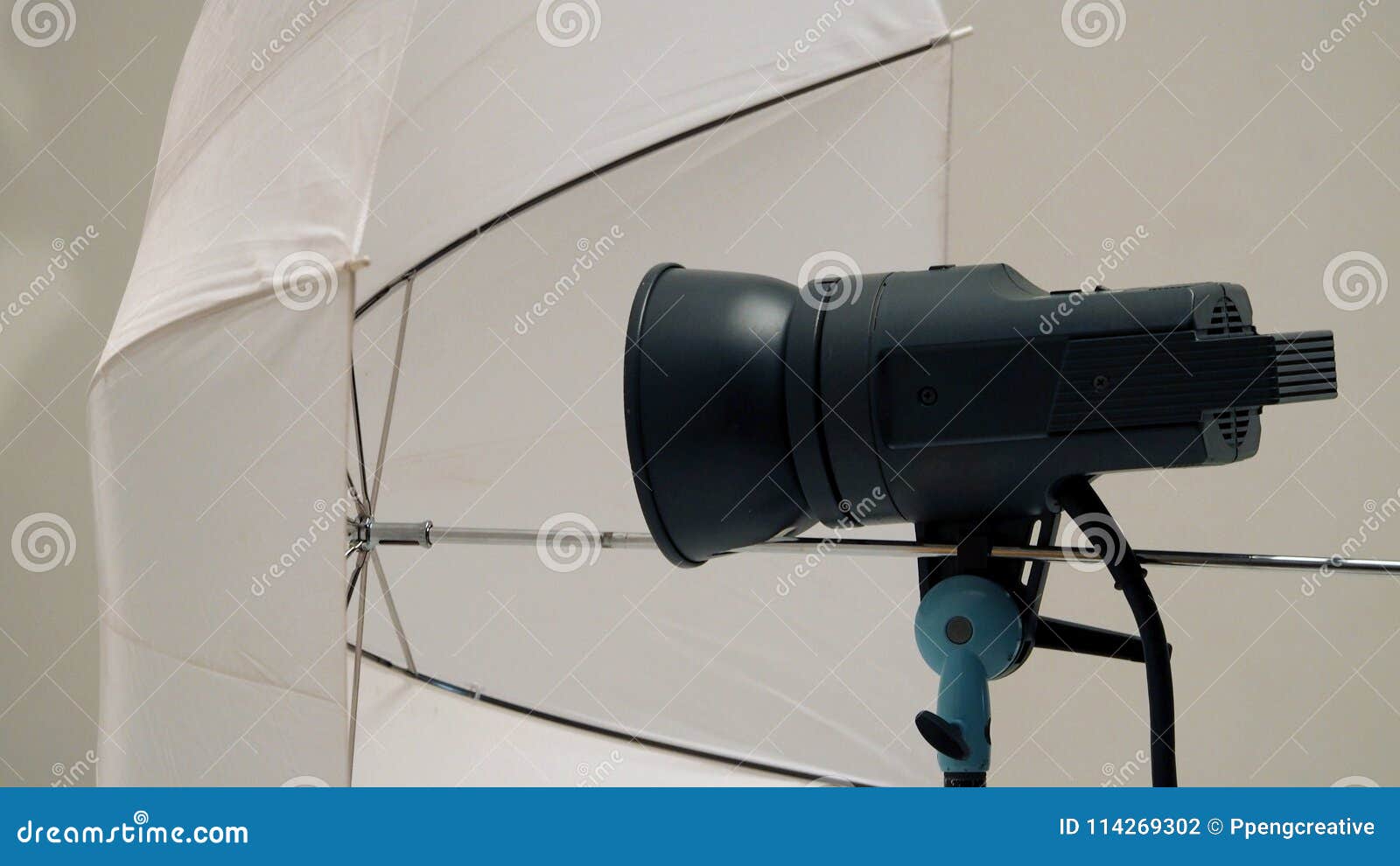 Big Studio Flash Light on Tripod and Soft Box Stock Photo - Image of ...