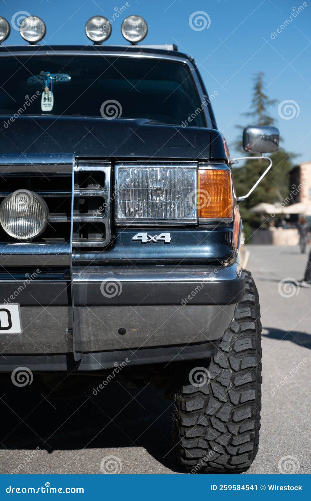 Big SUV Offroad Ford Bronco 351 5.8L XLT 4x4 Fifth Generation 1992-1996 ...