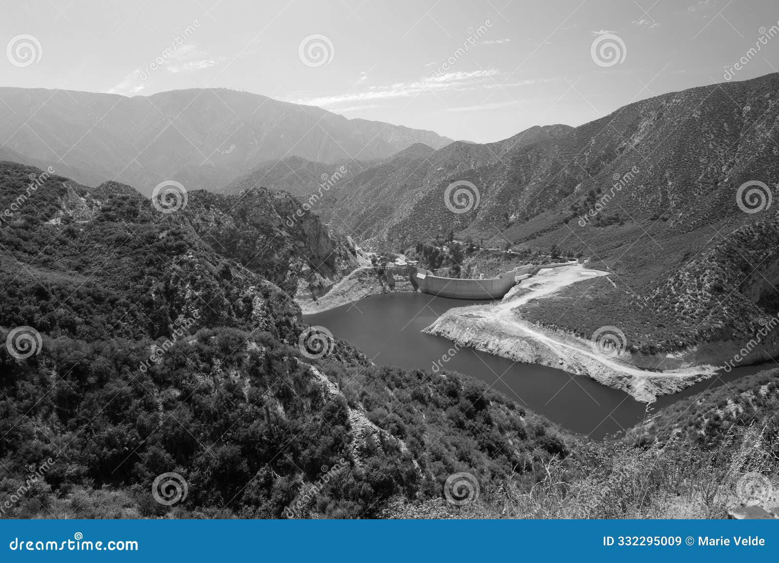 Big Tujunga Dam Black and White Stock Image - Image of reservoir, tree ...