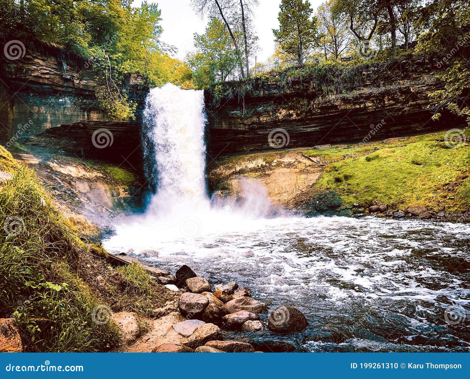 Big Waterfall Plunging Down a Cliff in Minneapolis. Stock Photo - Image ...