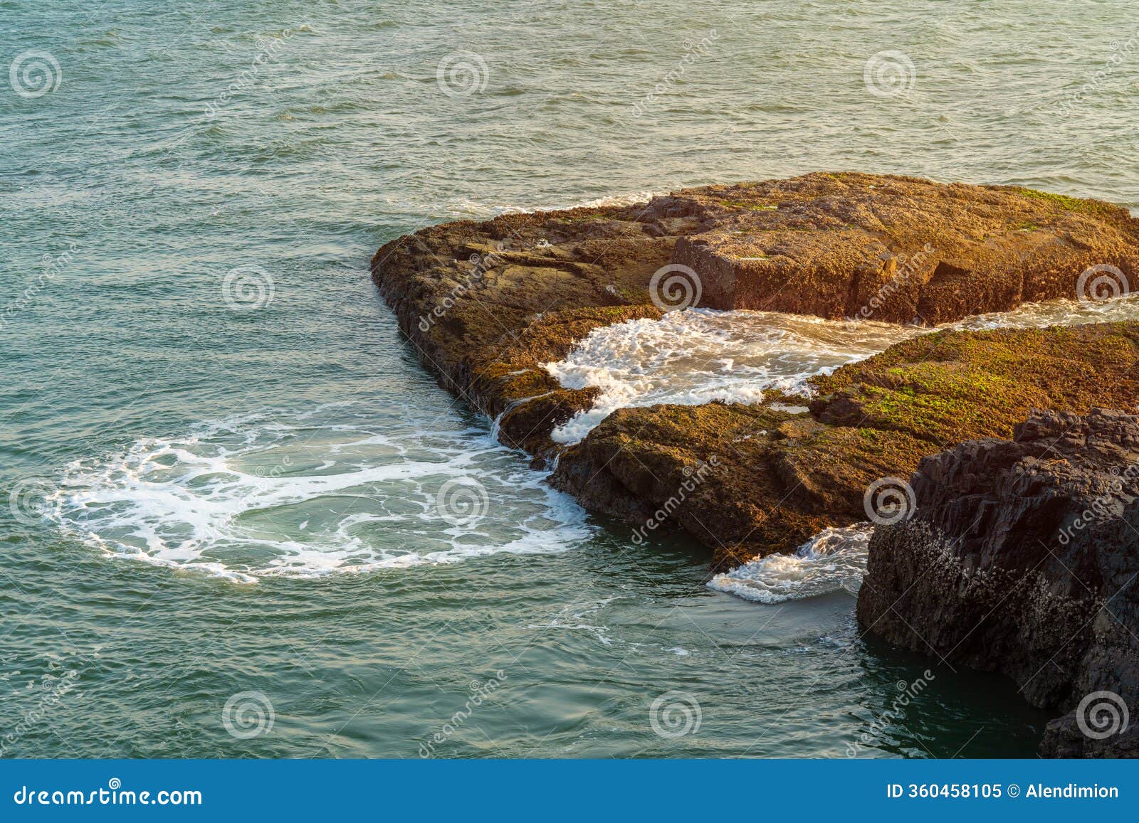 Big Waves Break on the Rocky Shore Stock Image - Image of ocean, break ...