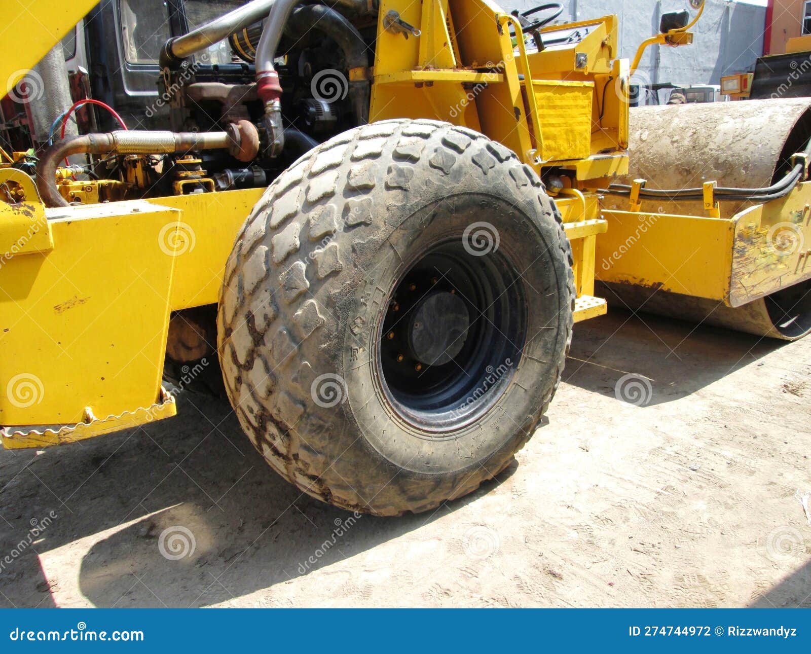 Big Wheel of Heavy Equipment Stock Photo - Image of tire, heavy: 274744972