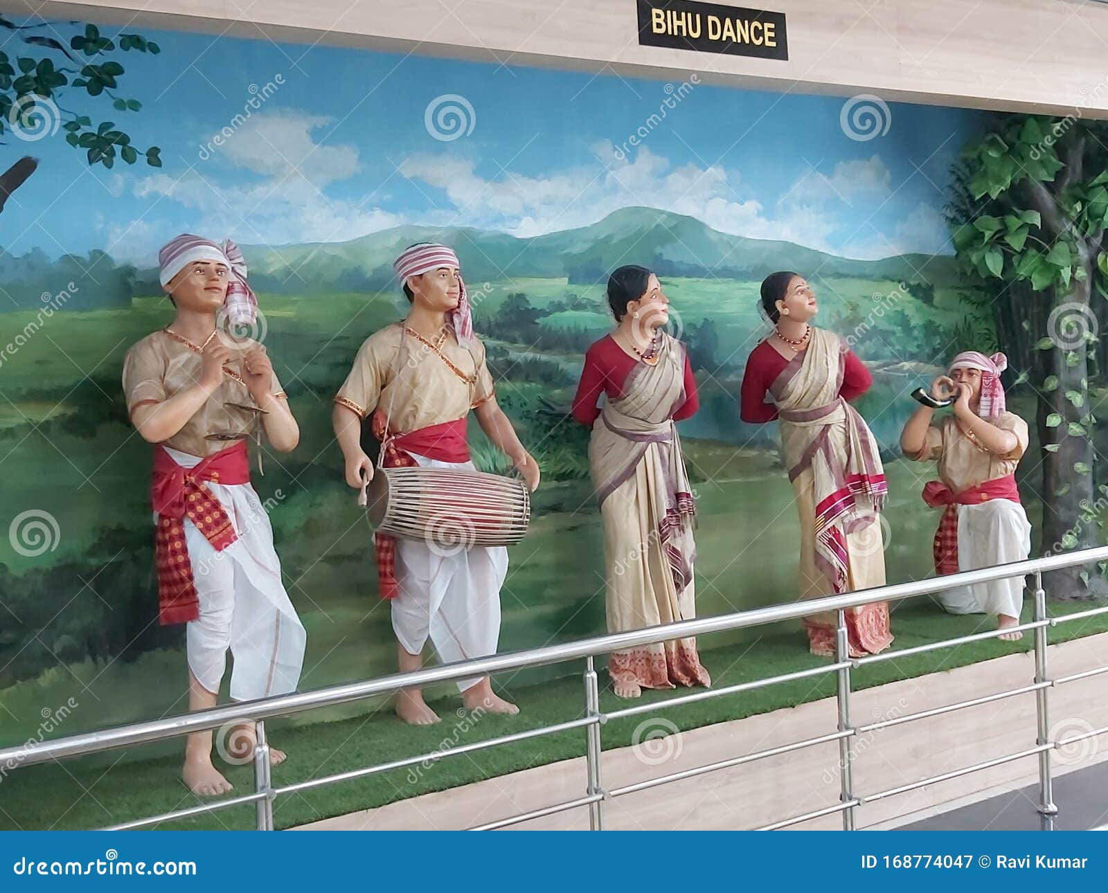 Bihu Danse Idols with Perfect Combination of Dance Steps and Dress ...