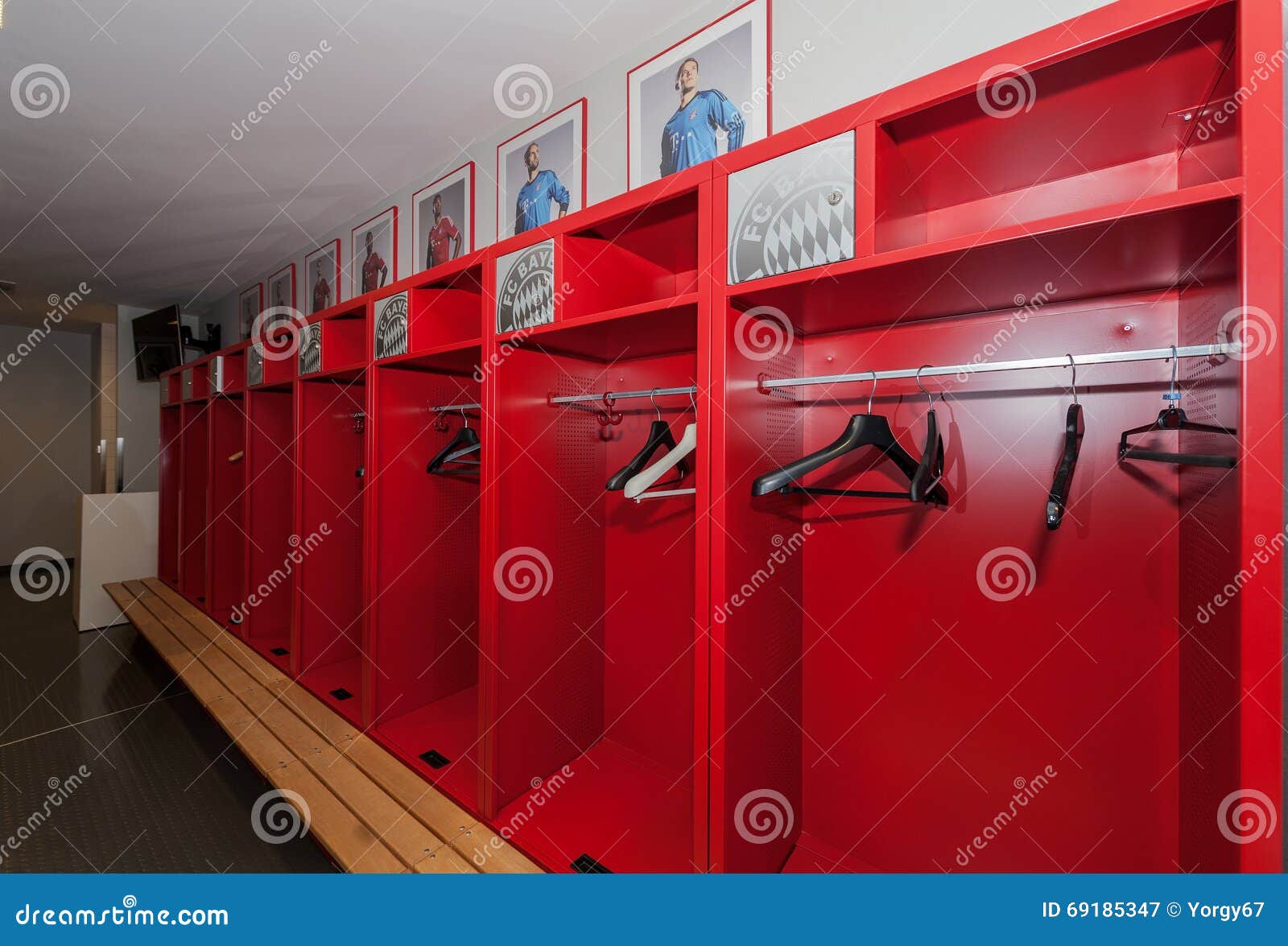 Bij de kleedkamer redactionele fotografie. Image of münchen - 69185347