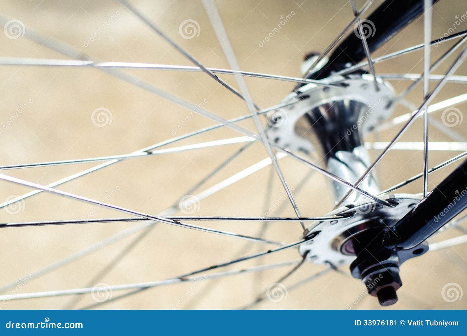 Bike hub and spoke stock image. Image of reflection, bike - 33976181