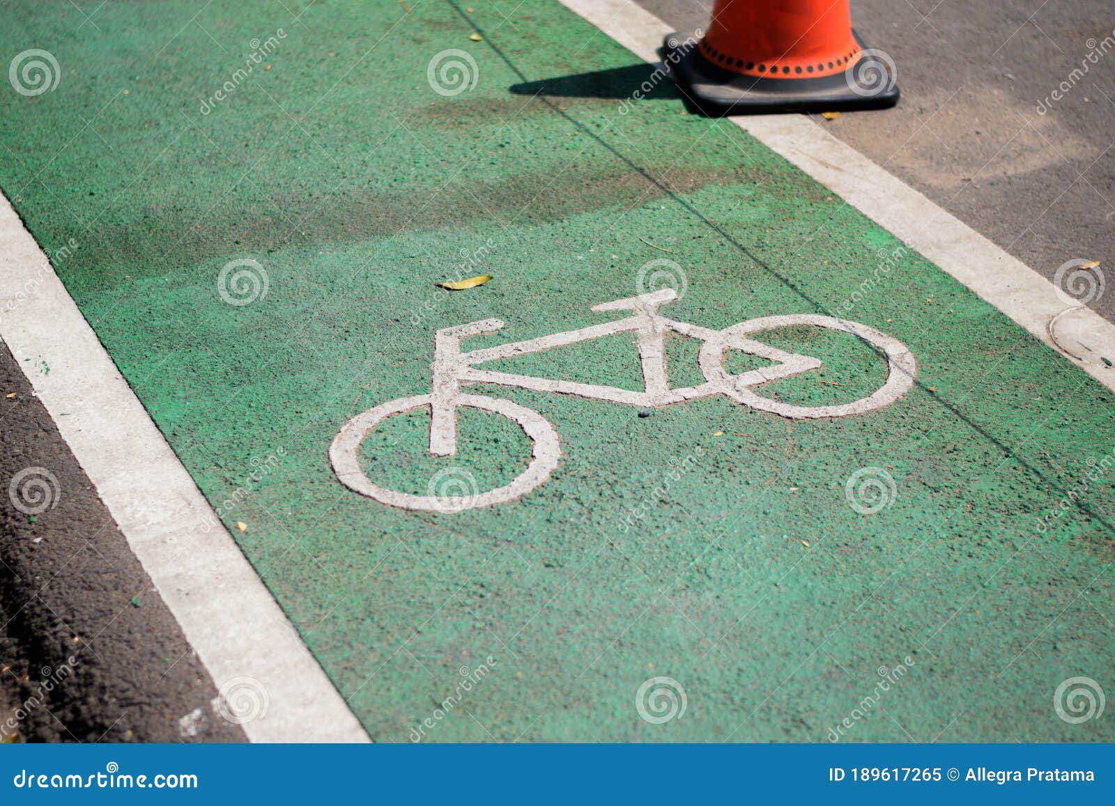 Bike path sign stock image. Image of jakarta, bicycle - 189617265