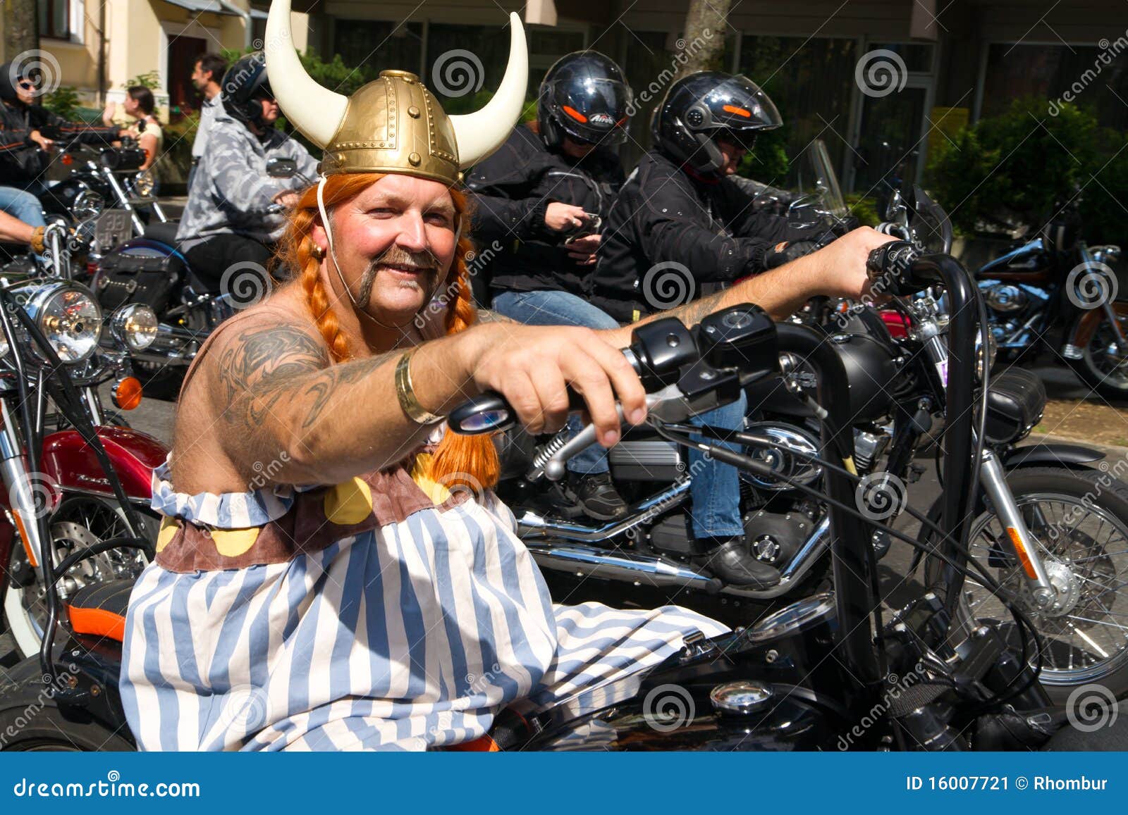 Bikers Parade editorial photo. Image of machine, black - 16007721