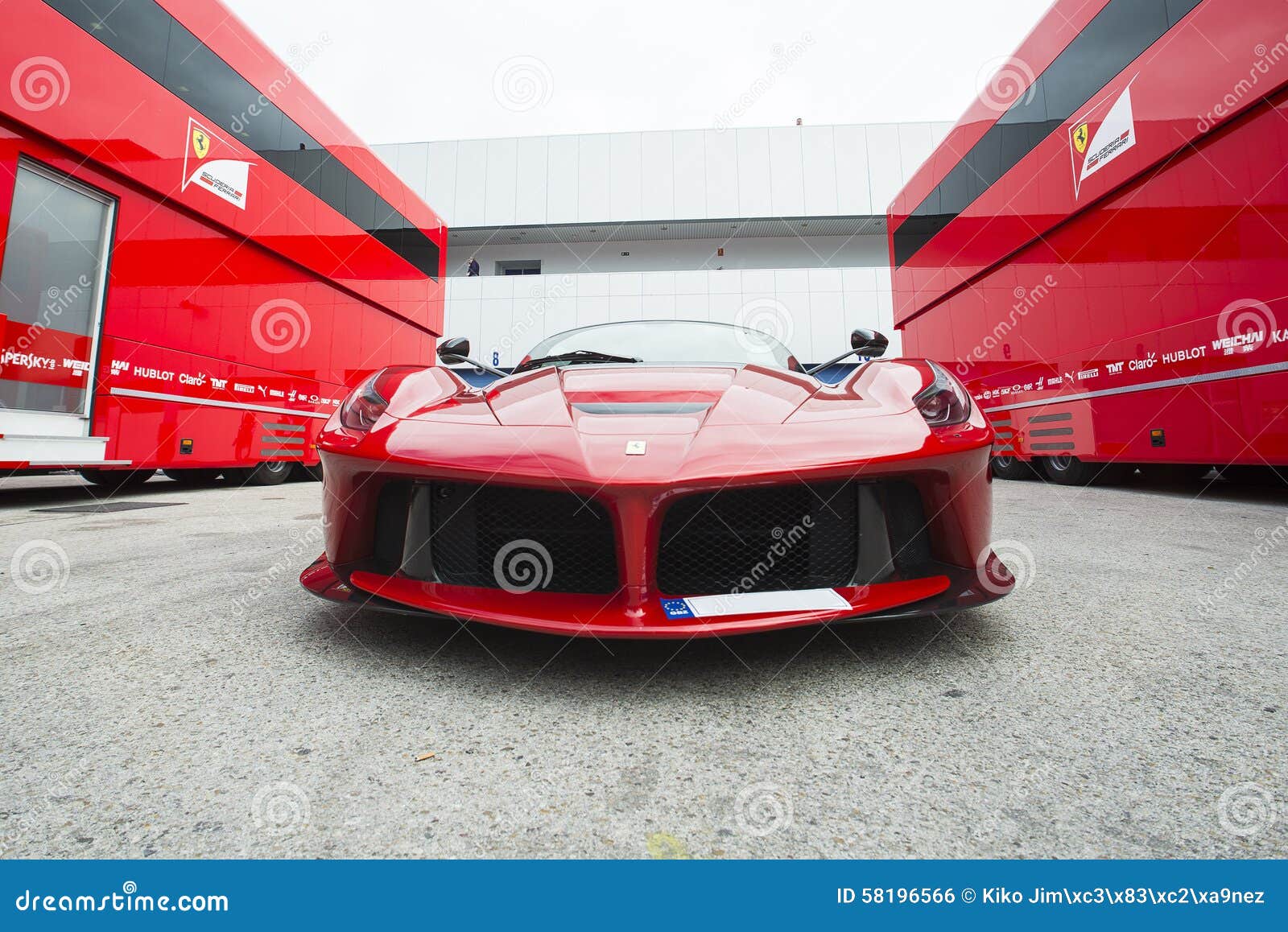 Bil Ferrari redaktionell bild. Bild av chaufför, symbol - 58196566
