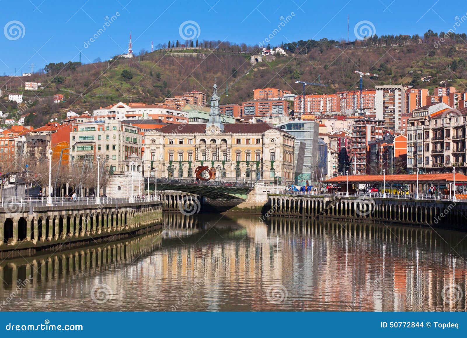 Bilbao, Baskisch Land, Spanje Stock Foto - Image of rimpeling, ontruim ...