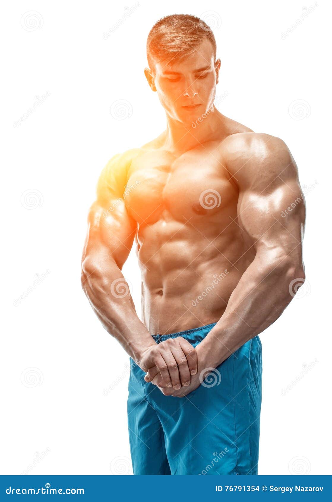 Bild Des Muskelmannes Aufwerfend Im Studio Stockfoto - Bild von ...