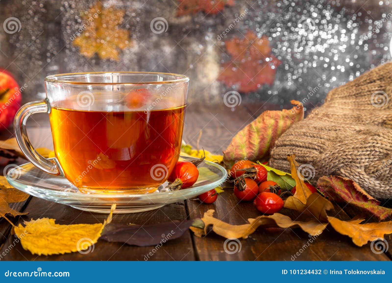 Bild mit Tee stockfoto. Bild von becher, platz, frech - 101234432