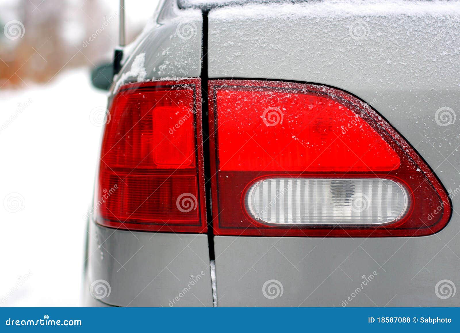 Bildel arkivfoto. Bild av vinter, lampa, bilar, rött - 18587088