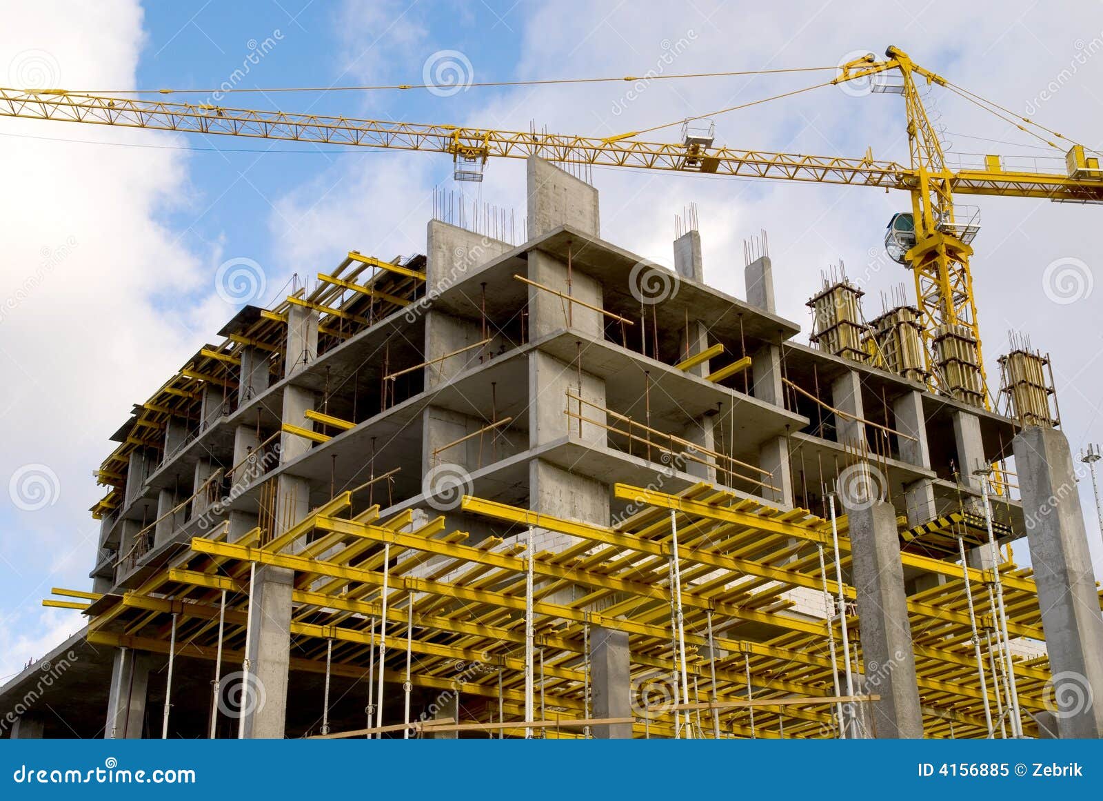 Bilding Kran stockbild. Bild von aufgebaut, ketten, kranbalken - 4156885