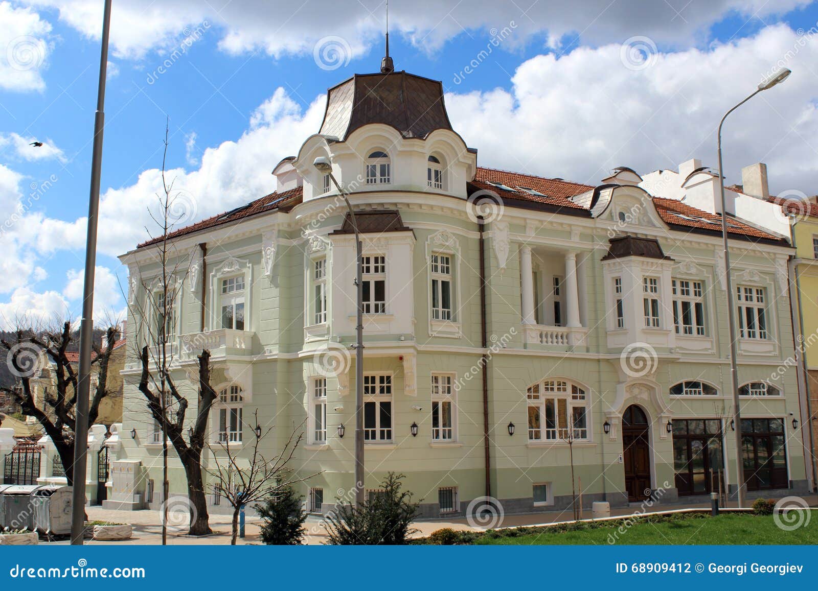 Bilding editorial photography. Image of millennial, laundry - 68909412