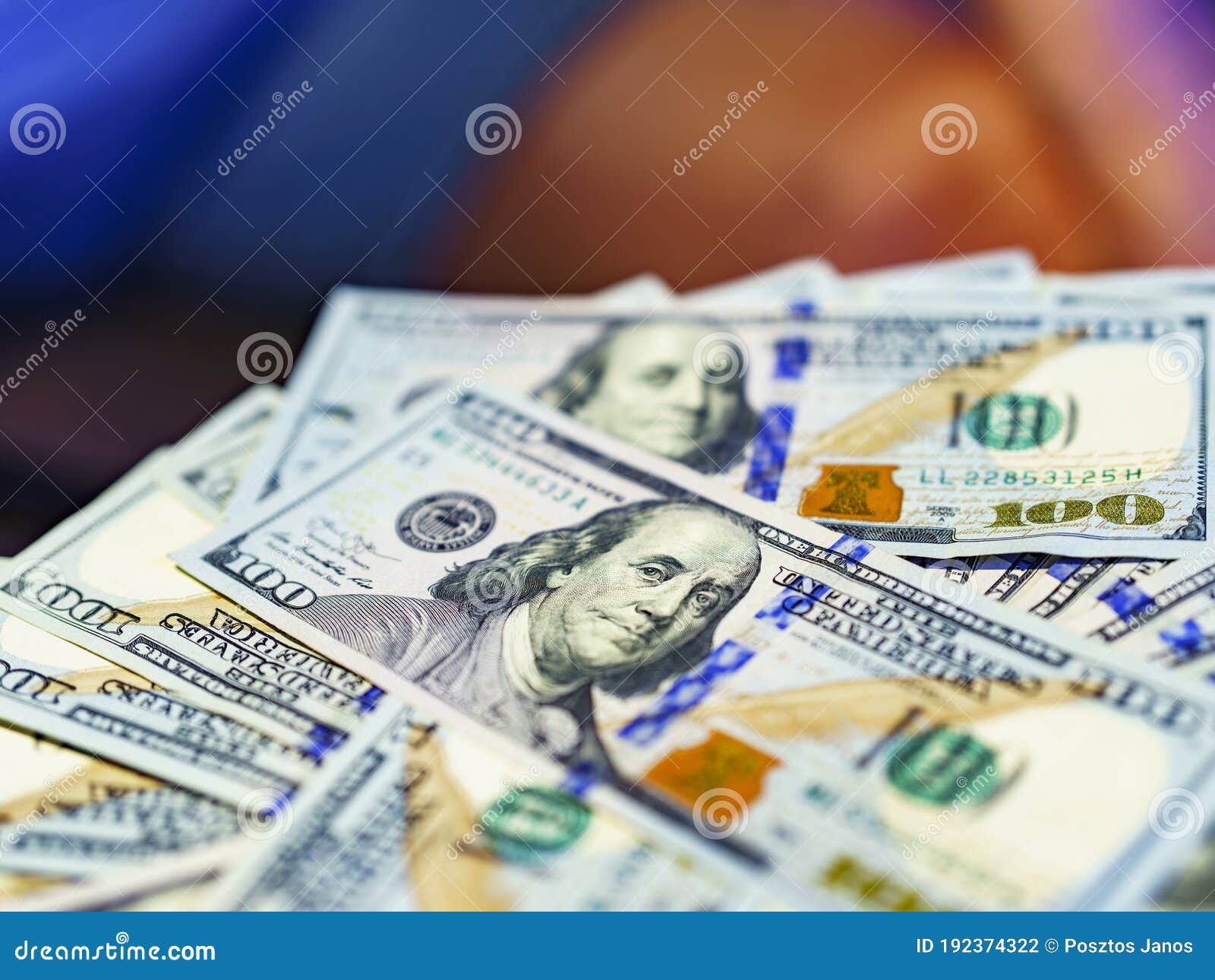 Biljetten van 100 dollar stock foto. Image of amerika - 192374322