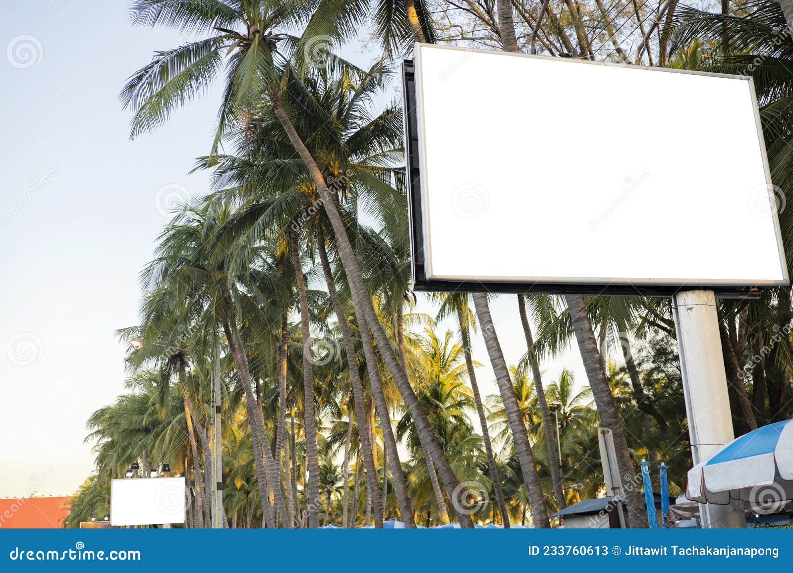 Billboard Em Branco Mock Ao Lado Do Mar Imagem de Stock - Imagem de ...