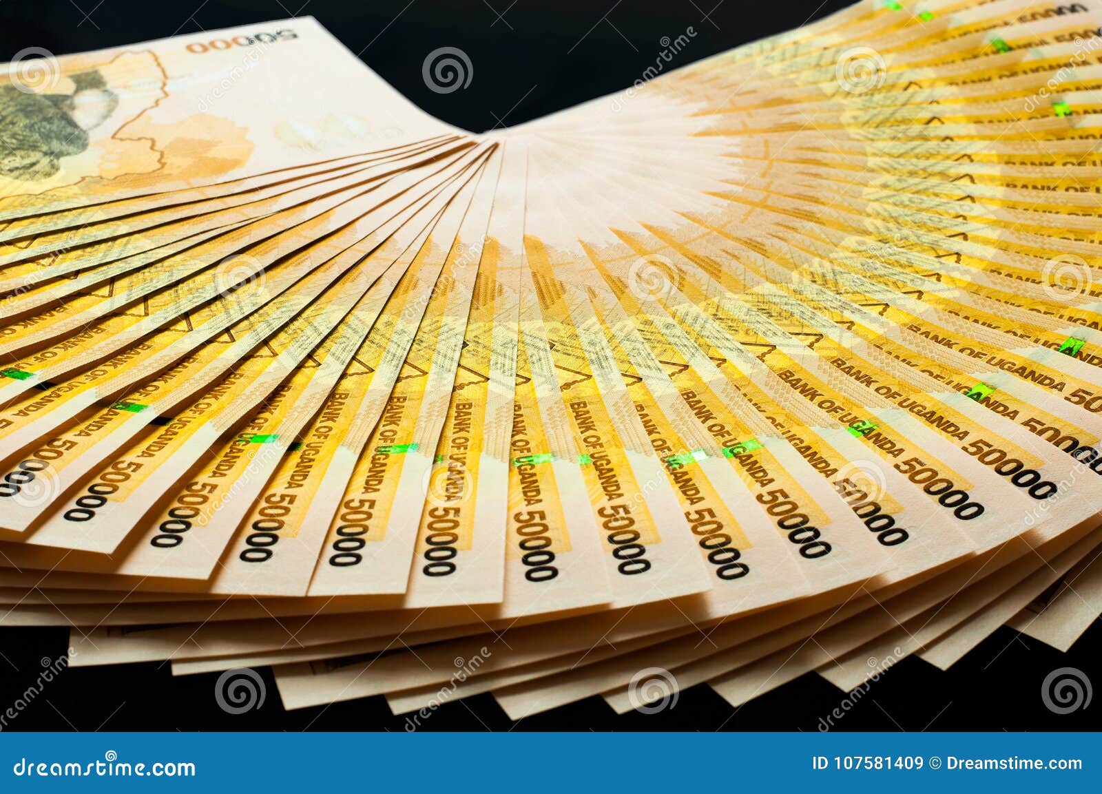 50.000 Billetes De Banco Del Chelín De Uganda Imagen de archivo ...