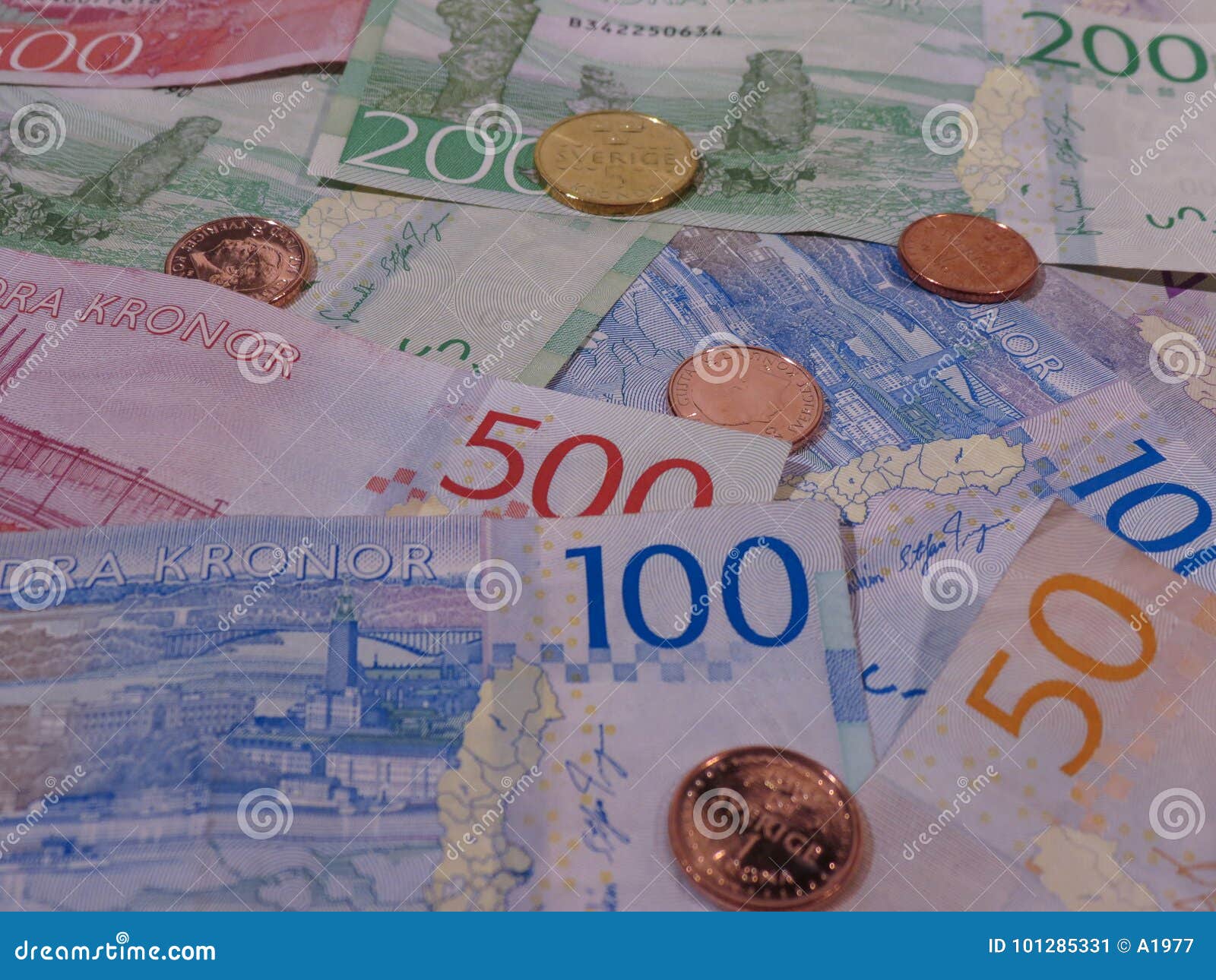 Billetes Y Monedas, Suecia De Corona Sueca Imagen de archivo - Imagen ...