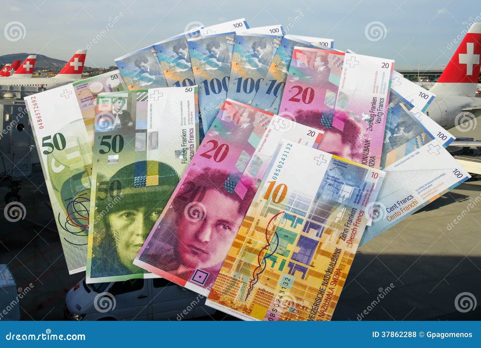 Billets de banque suisses photo stock. Image du crédit - 37862288