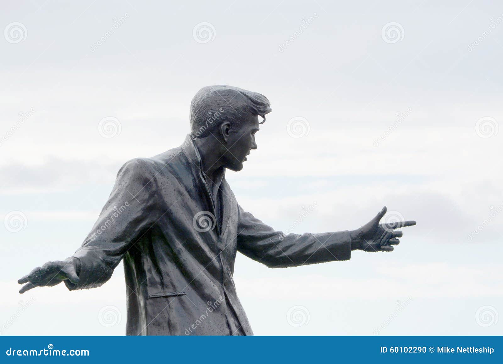 Billy Furry Statue Liverpool Editorial Image - Image of docklands ...