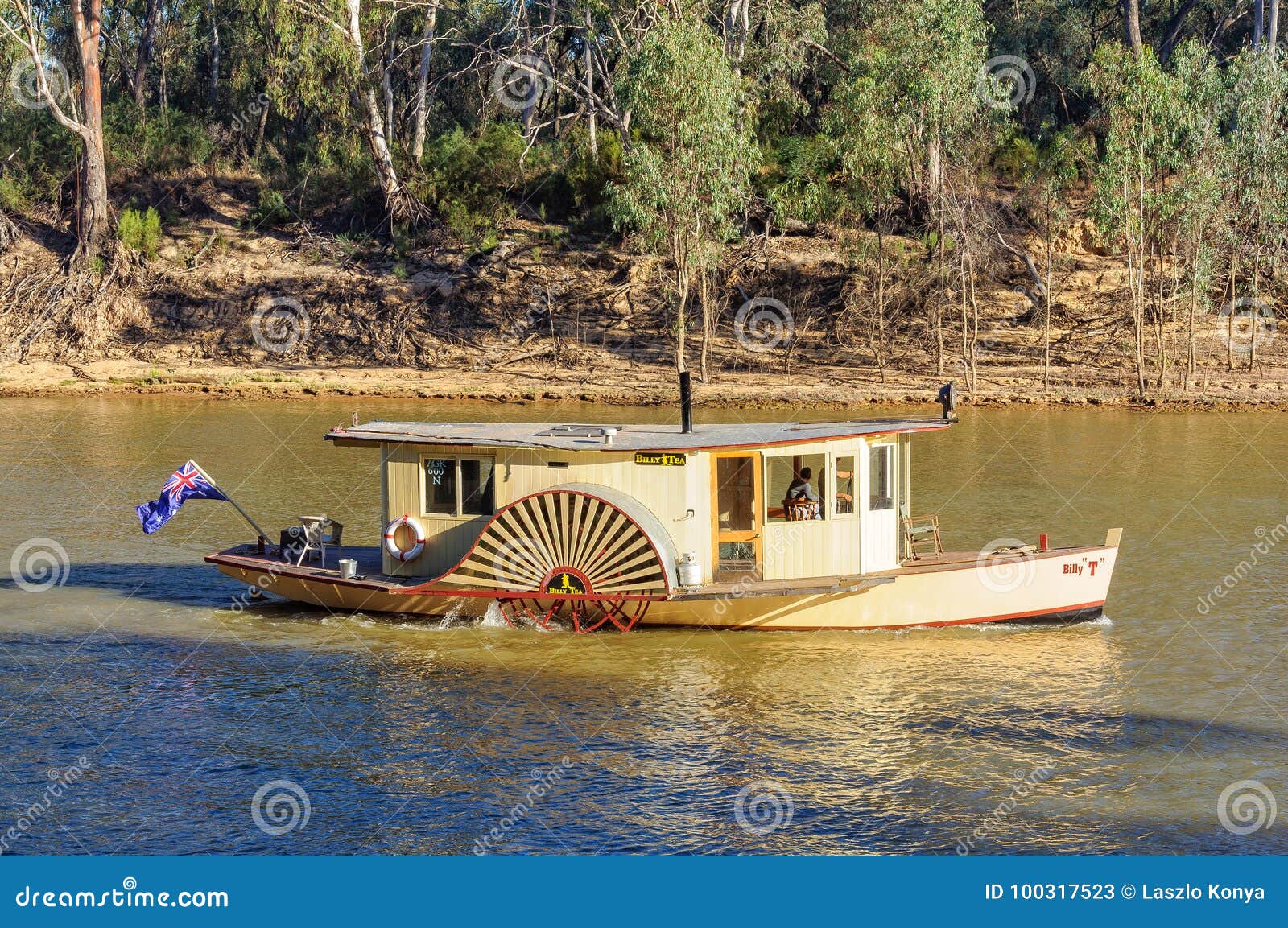 Billy Tea - Echuca editorial stock photo. Image of bank - 100317523