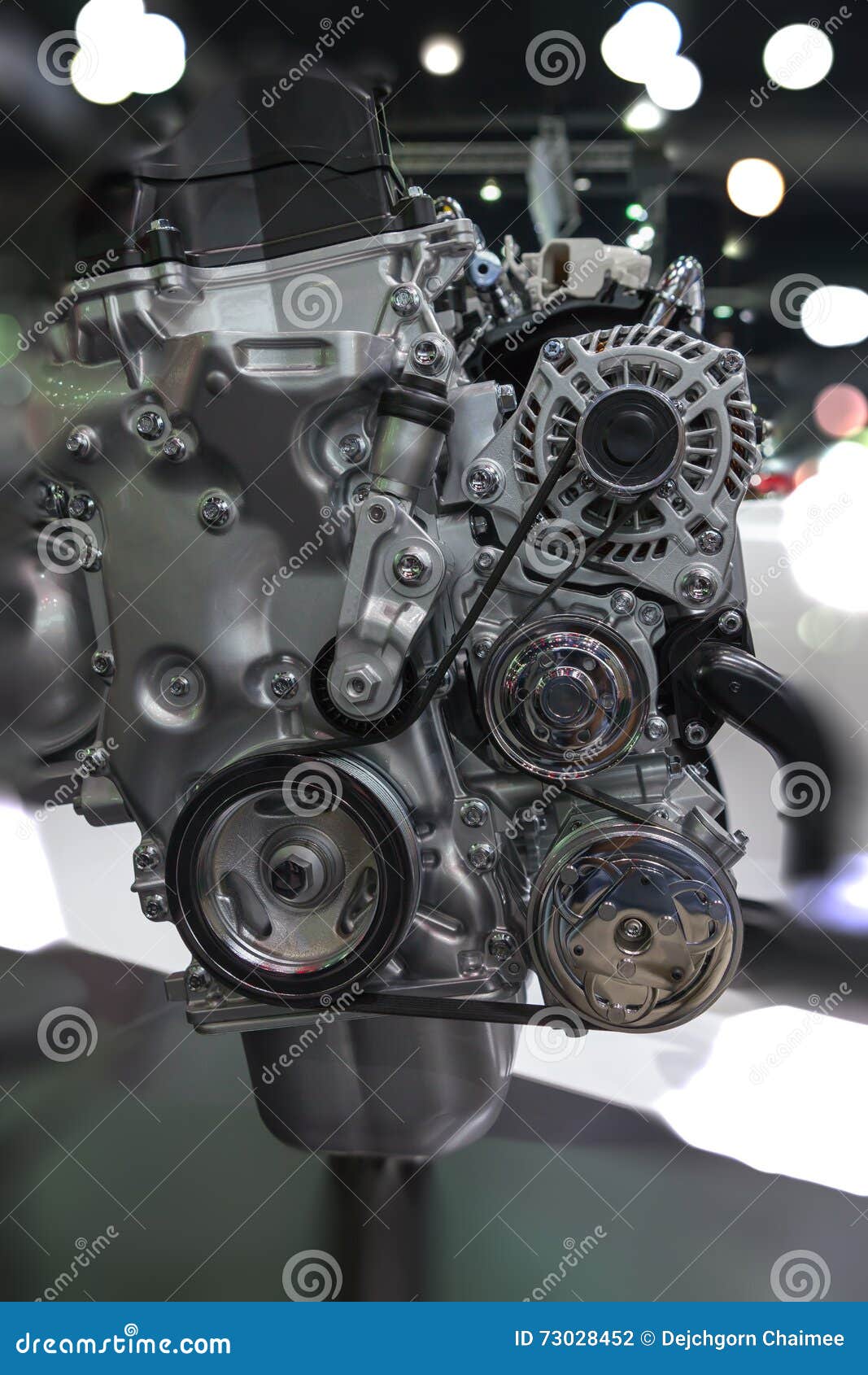 Bilmotor - Modern Kraftig Bil Arkivfoto - Bild av drev, krom: 73028452