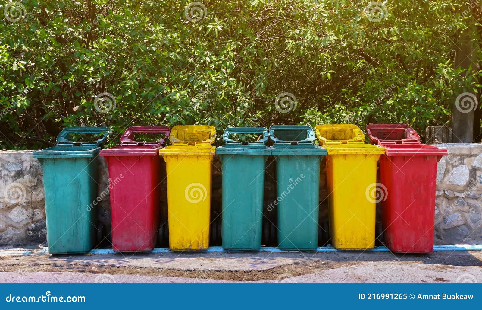 Bin, Trash Bin Plastic at the Park, Dustbin for Garbage Waste, Wheel ...