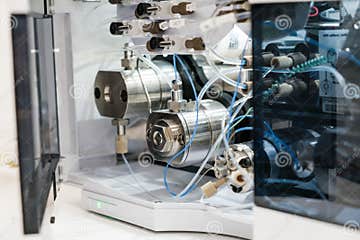 Binary Pump Uses High Pressure Mixing for HPLC Gradient Formation and ...