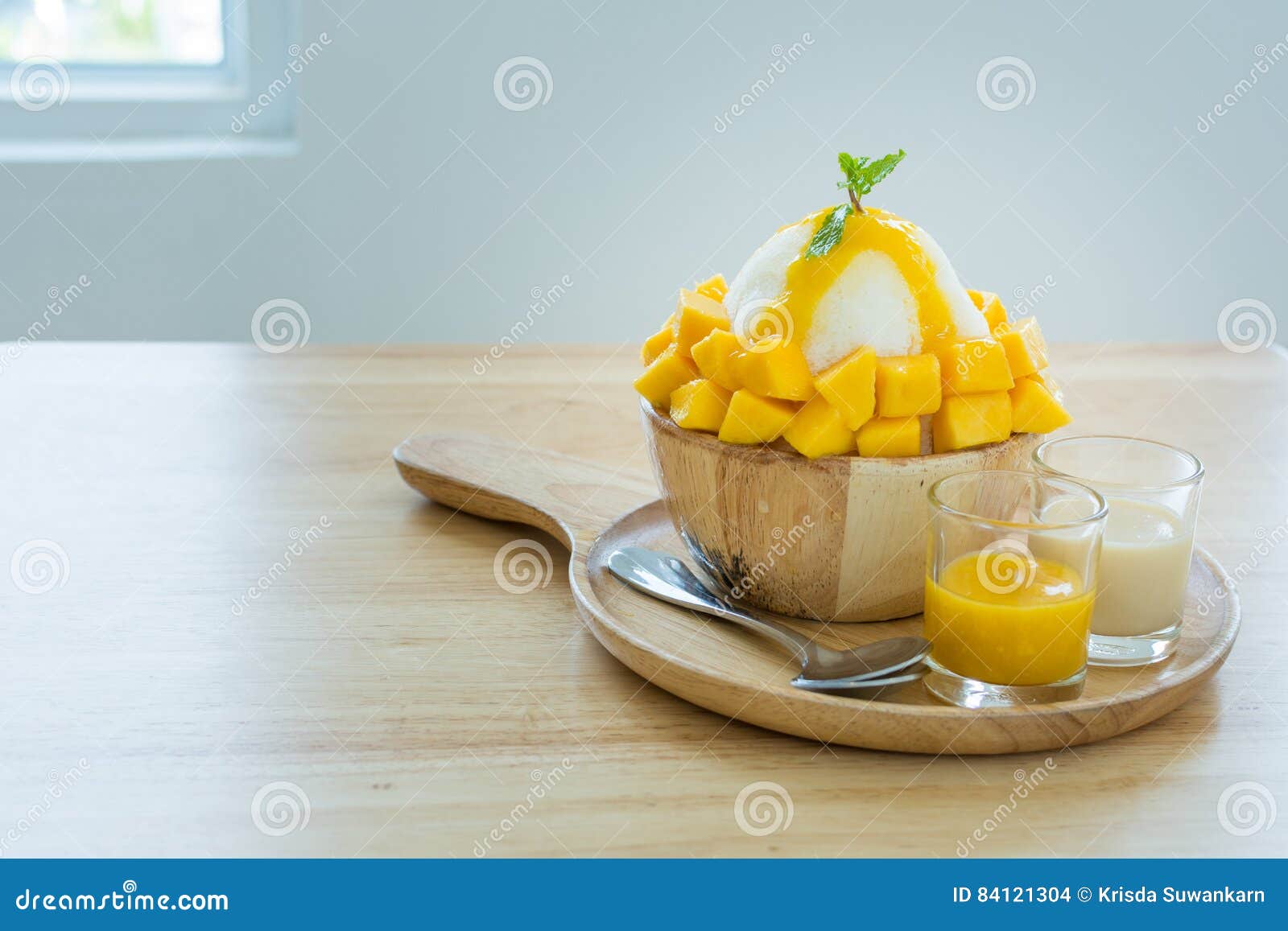 Bingsu mango stock photo. Image of cold, desserts, bowl - 84121304