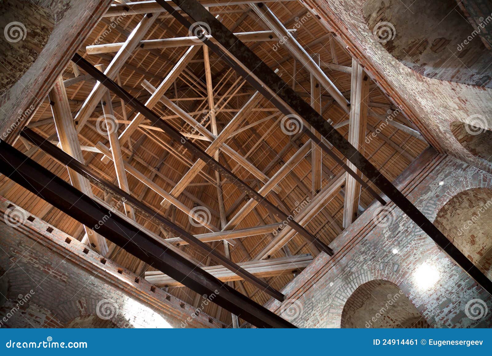 Binnen Bouw Van Houten Dak Het Oude Toren Stock Afbeelding - Image of ...