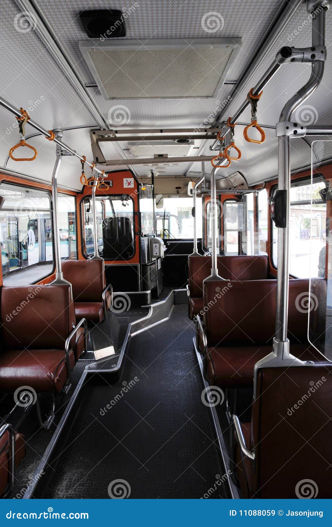 Binnen de bus stock afbeelding. Image of vervoerder, ruimte - 11088059