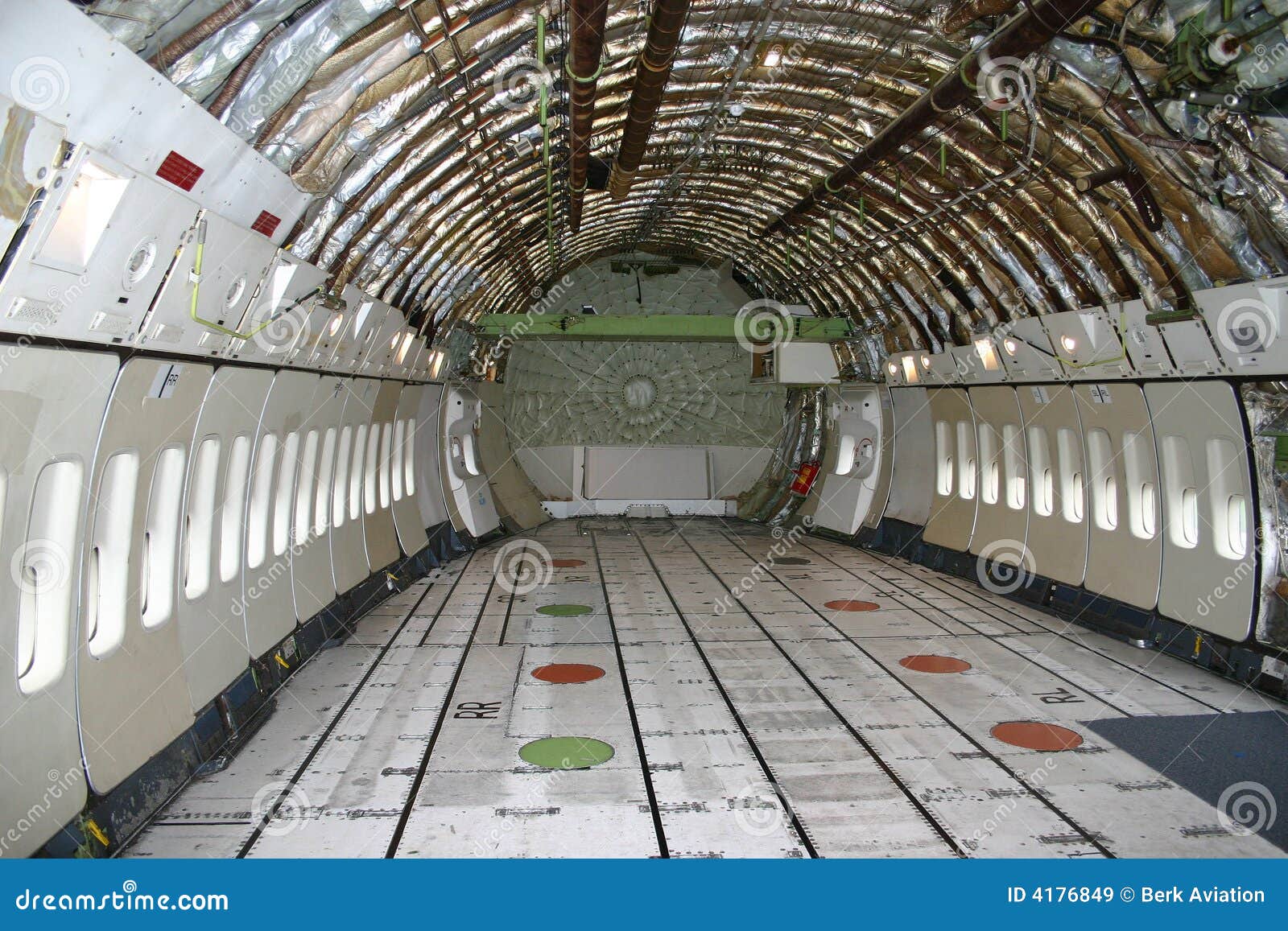 Binnen een Boeing 747 stock afbeelding. Image of binnen - 4176849