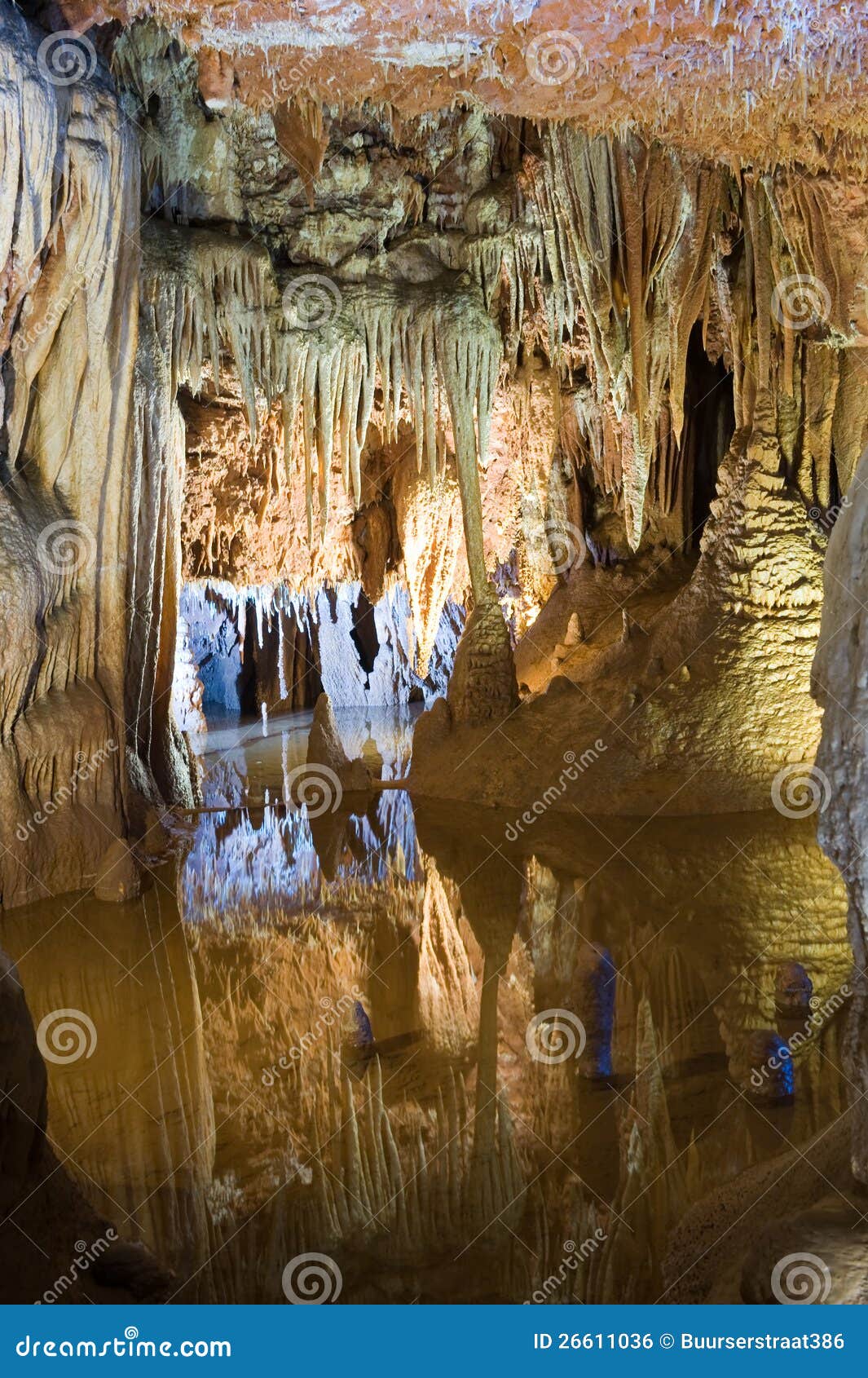 Binnen een hol stock foto. Image of onderwereld, naughty - 26611036