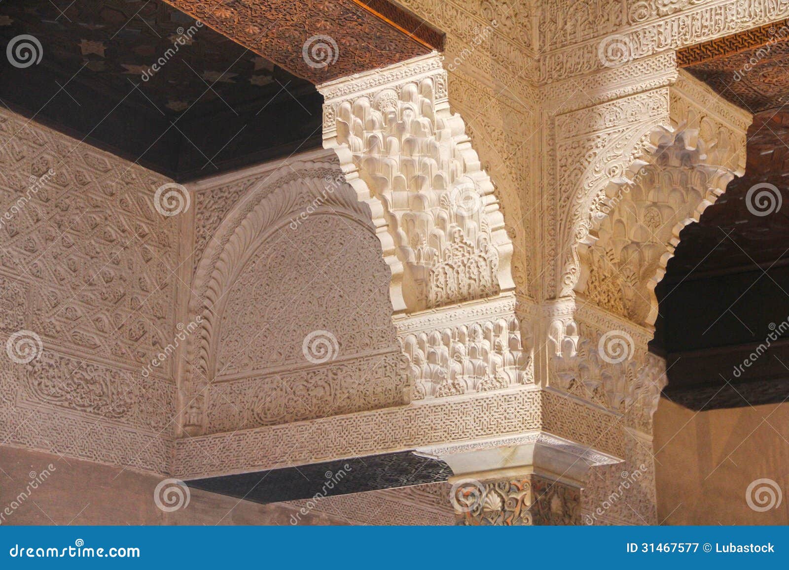 Binnenland Van Alhambra Palace, Granada, Spanje Stock Afbeelding ...