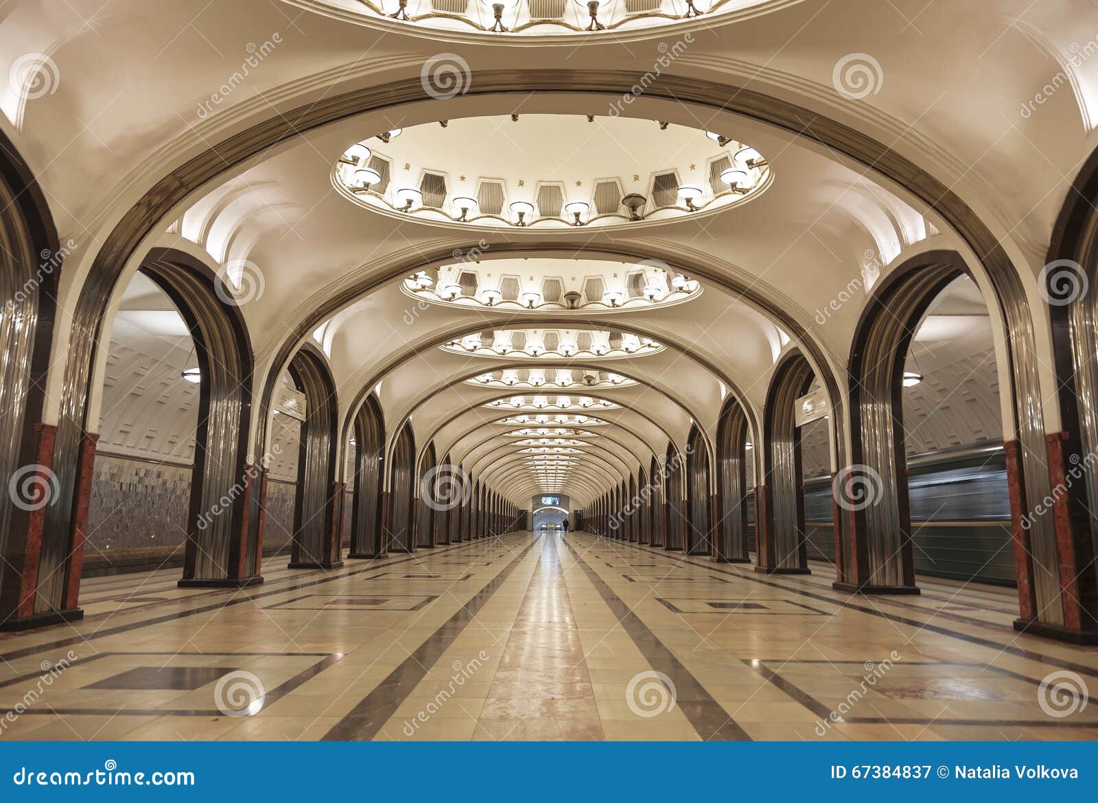 Binnenland Van De Metro Van Moskou Post Mayakovskaya Redactionele ...