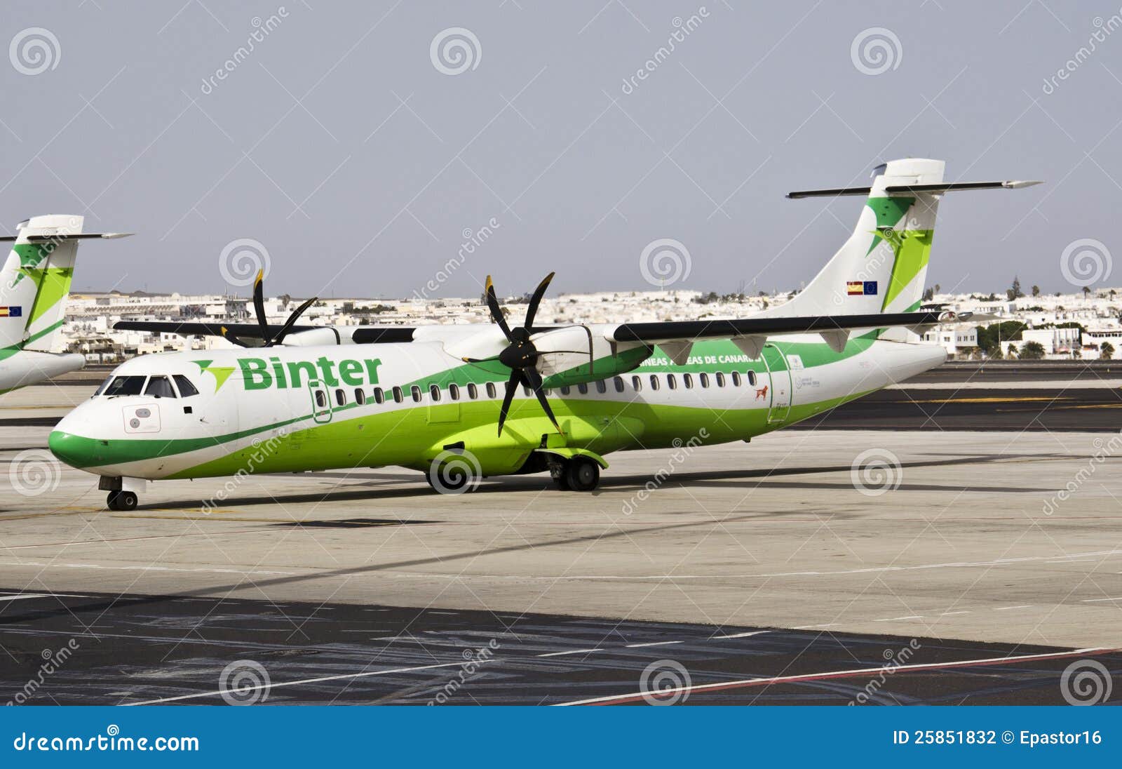 Binter Canarias, ATR 72 - 500 Editorial Photography - Image of canarias ...
