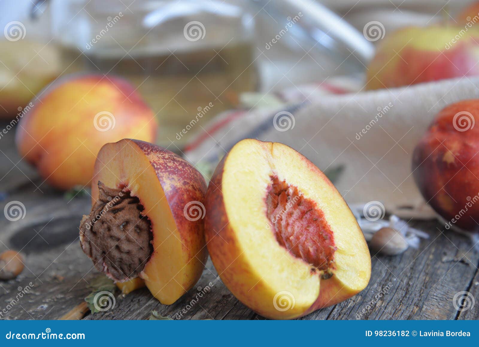 Bio nektarin arkivfoto. Bild av orange, natur, sunt, jordbruk - 98236182