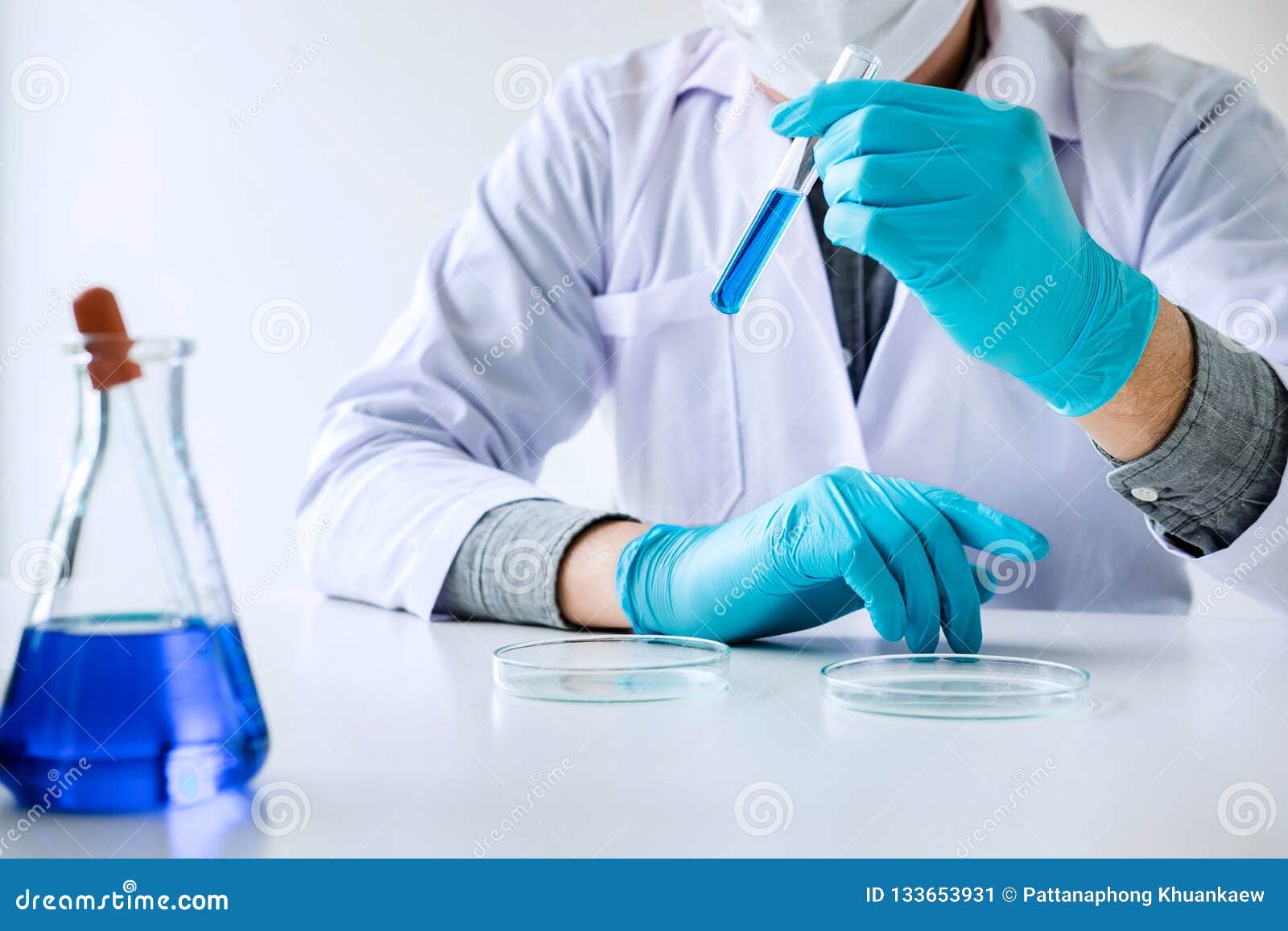 Biochemielaborforschung, -wissenschaftler Oder -medizinisches Im Labor ...