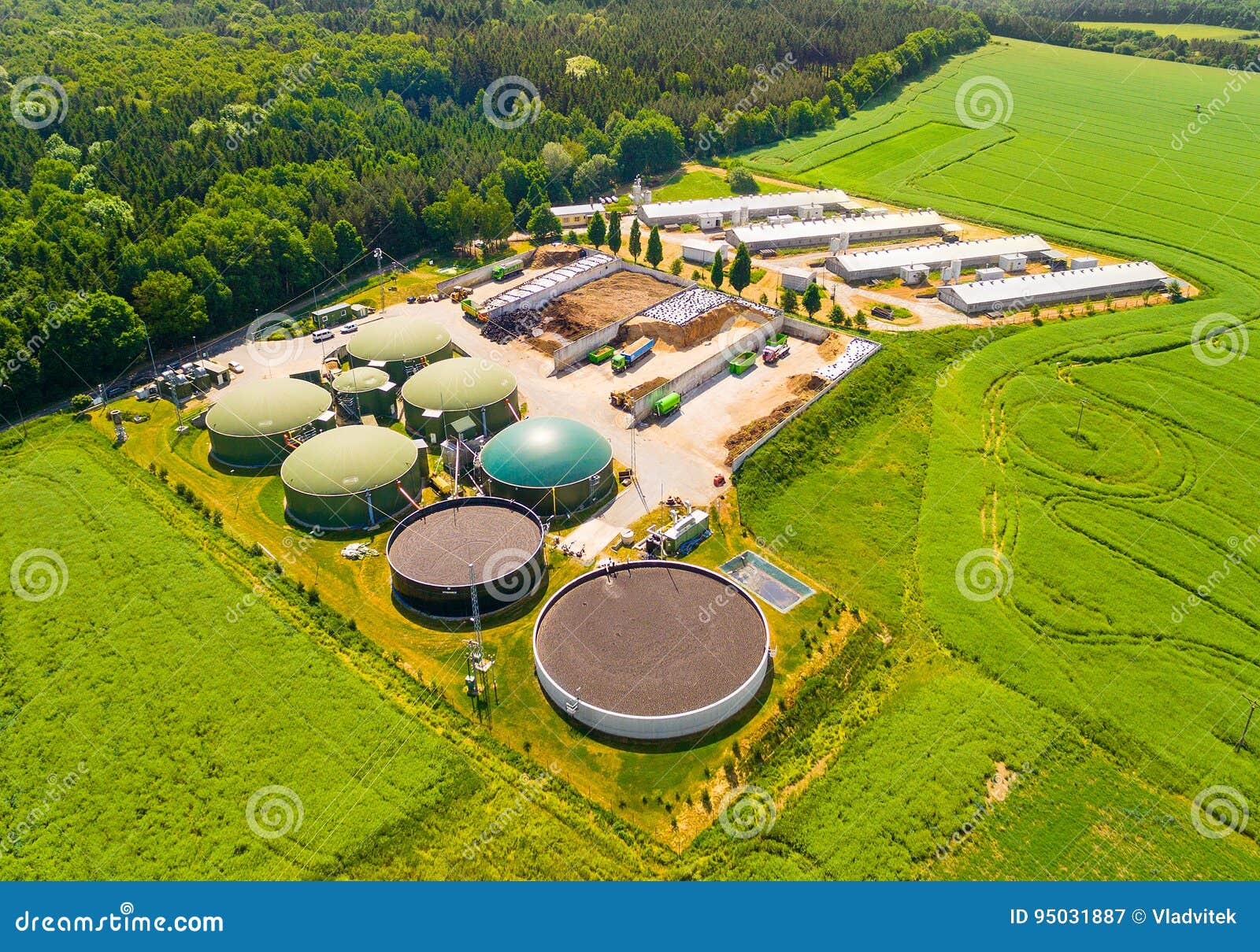 Biogasanlage Und -bauernhof Stockbild - Bild von gebäude, tschechisch ...