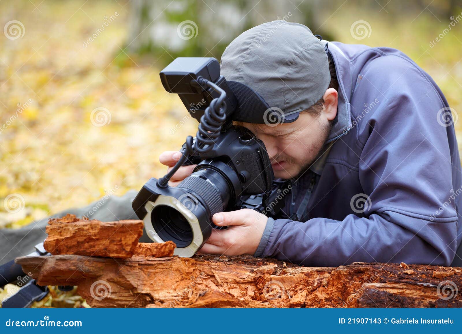 Biologiste dans le domaine image stock. Image du automne - 21907143