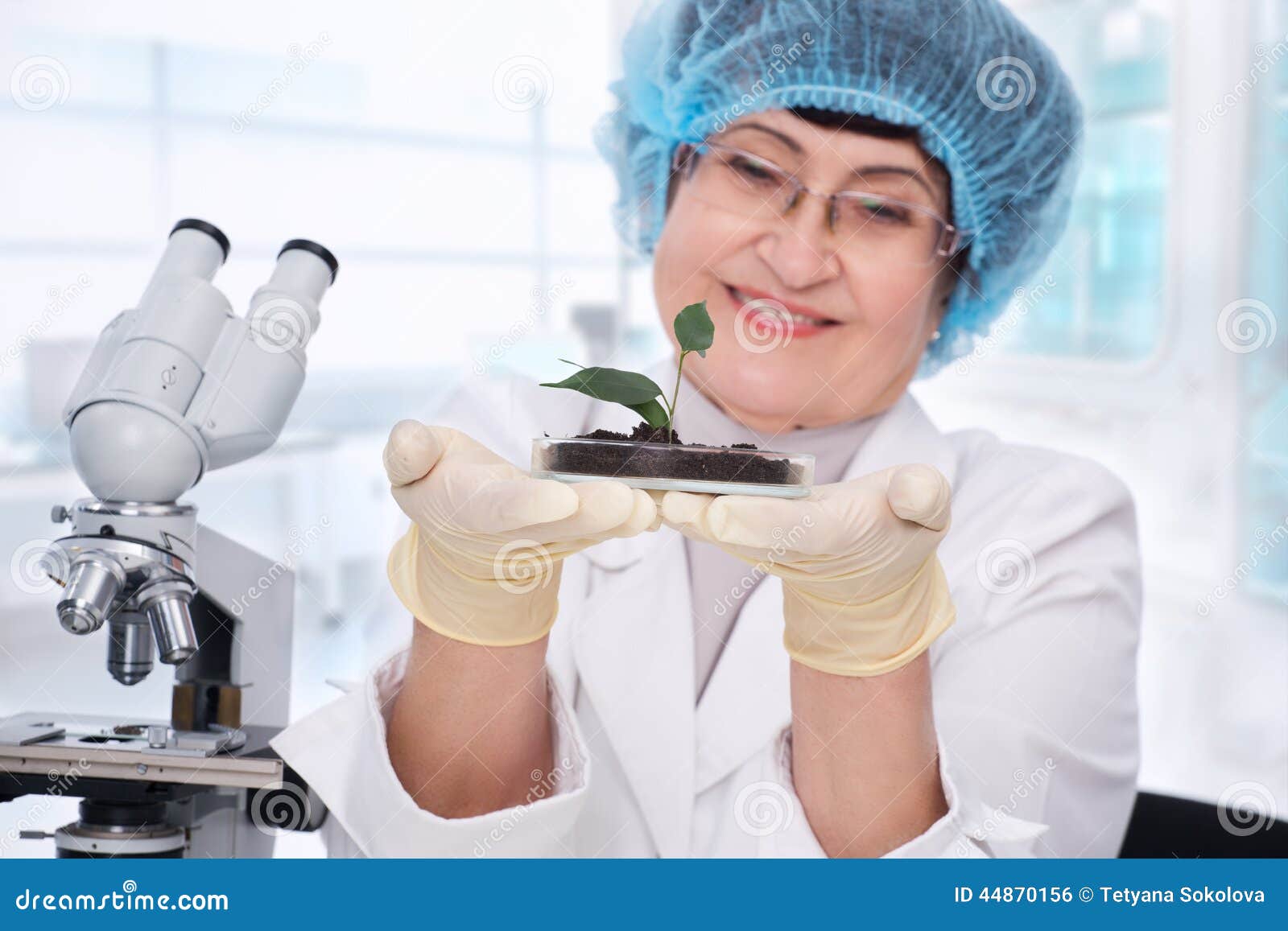 Bioloog op het werk stock foto. Image of gelukkig, laboratorium - 44870156