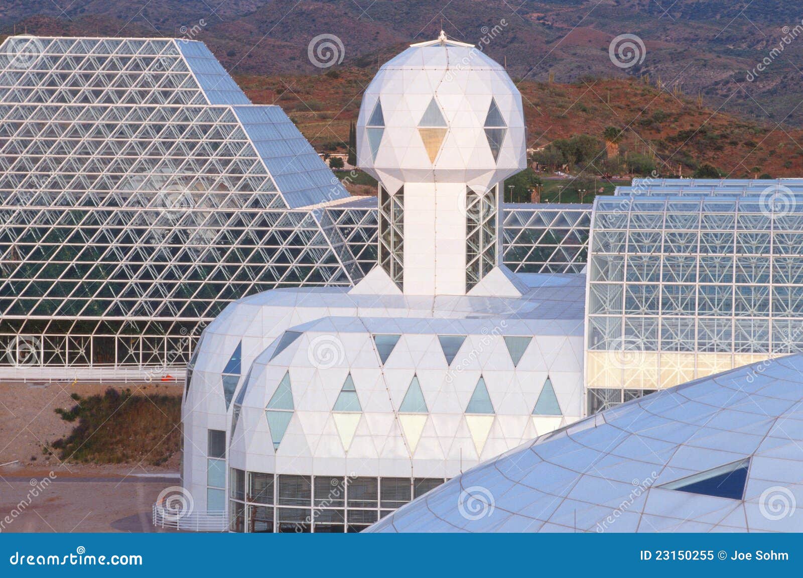 Biosfera 2, Tucson, AZ imagen editorial. Imagen de futurista - 23150255